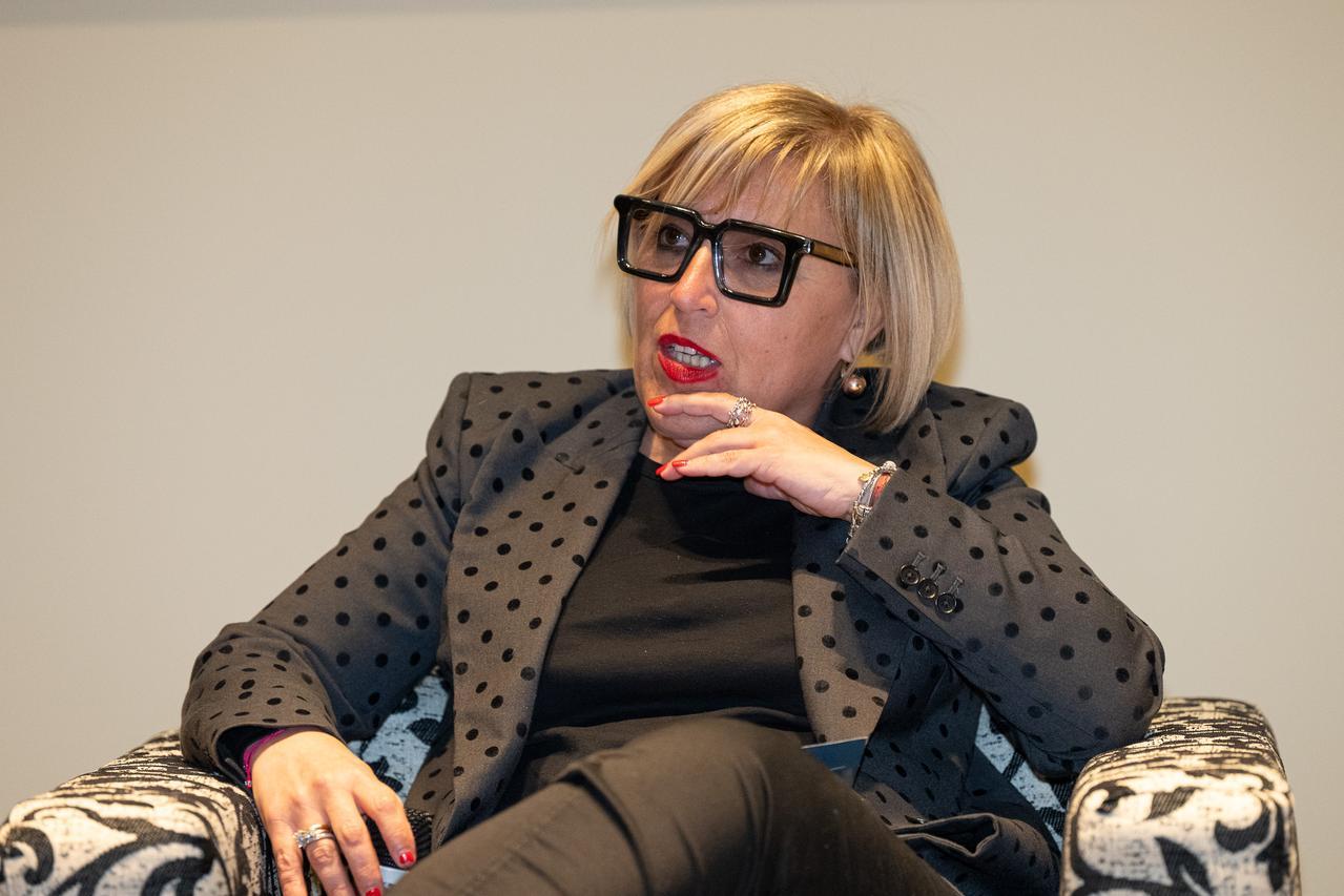 Promosso il sito del comune. Ma YouTube non convince