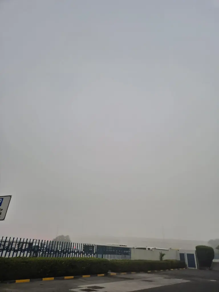Look: Thick fog spreads across Dubai as red alert issued; NCM shares ...