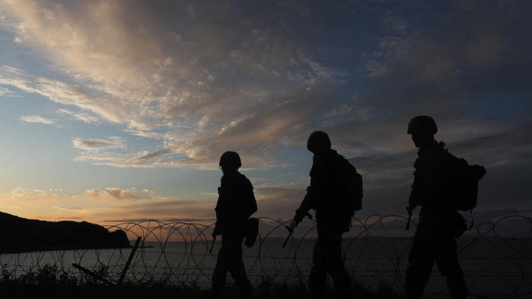 Army division reverses expandable baton directive