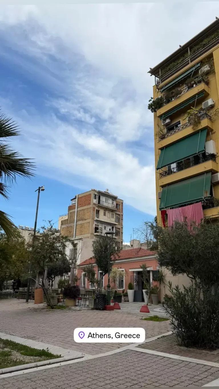 Η Emily Ratajkowski στην Αθήνα: Τα στιγμιότυπα από τις διακοπές της και ...