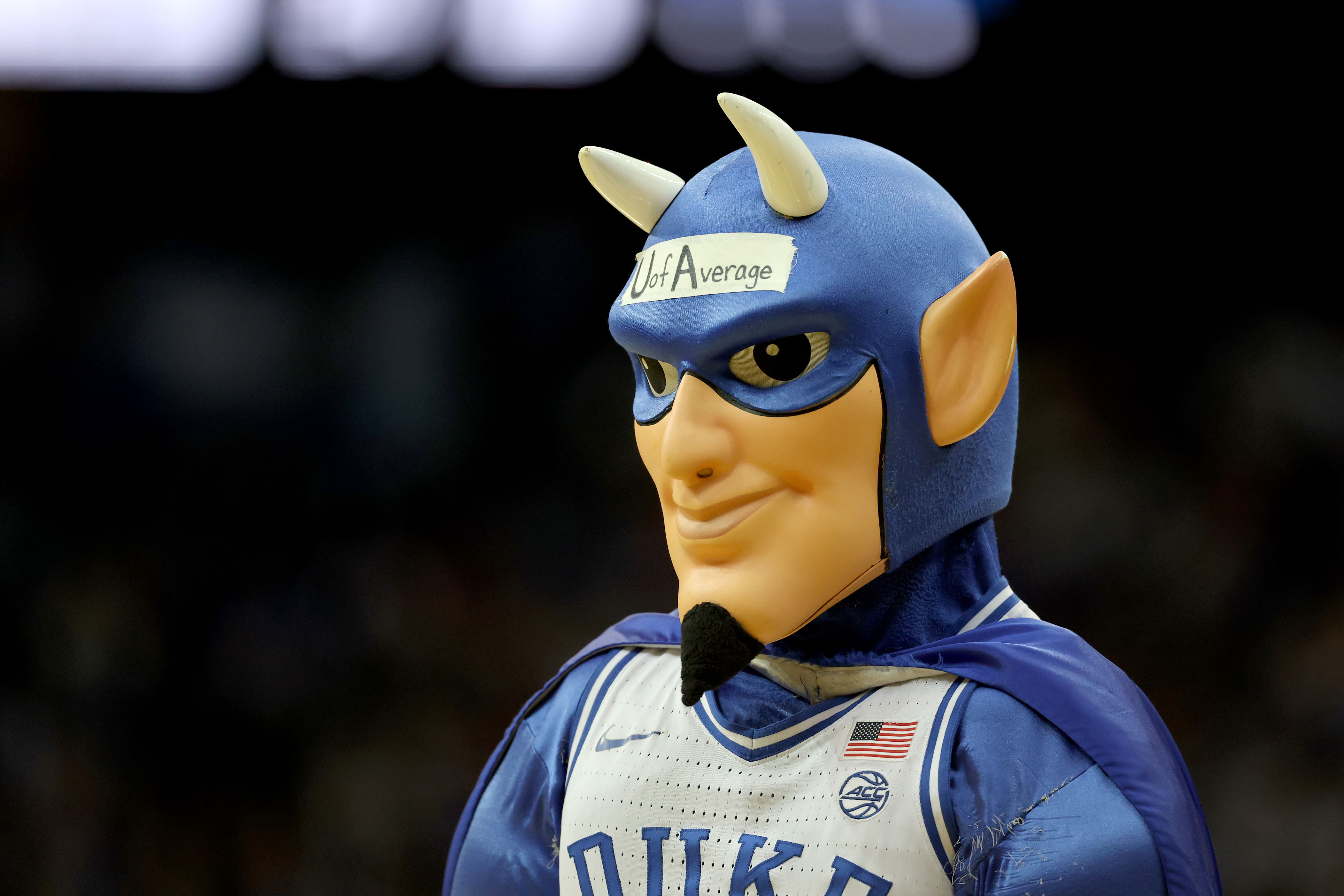 Duke grounds Eagles, 100-49
