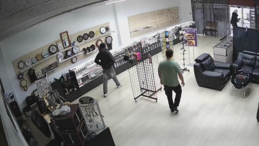 Sacramento jewelry store may close after daytime robbery before Christmas