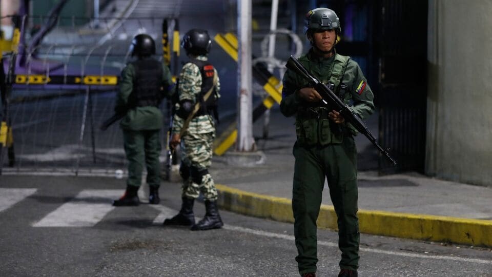 Venezuela bombing live updates: Several explosions heard in capital ...