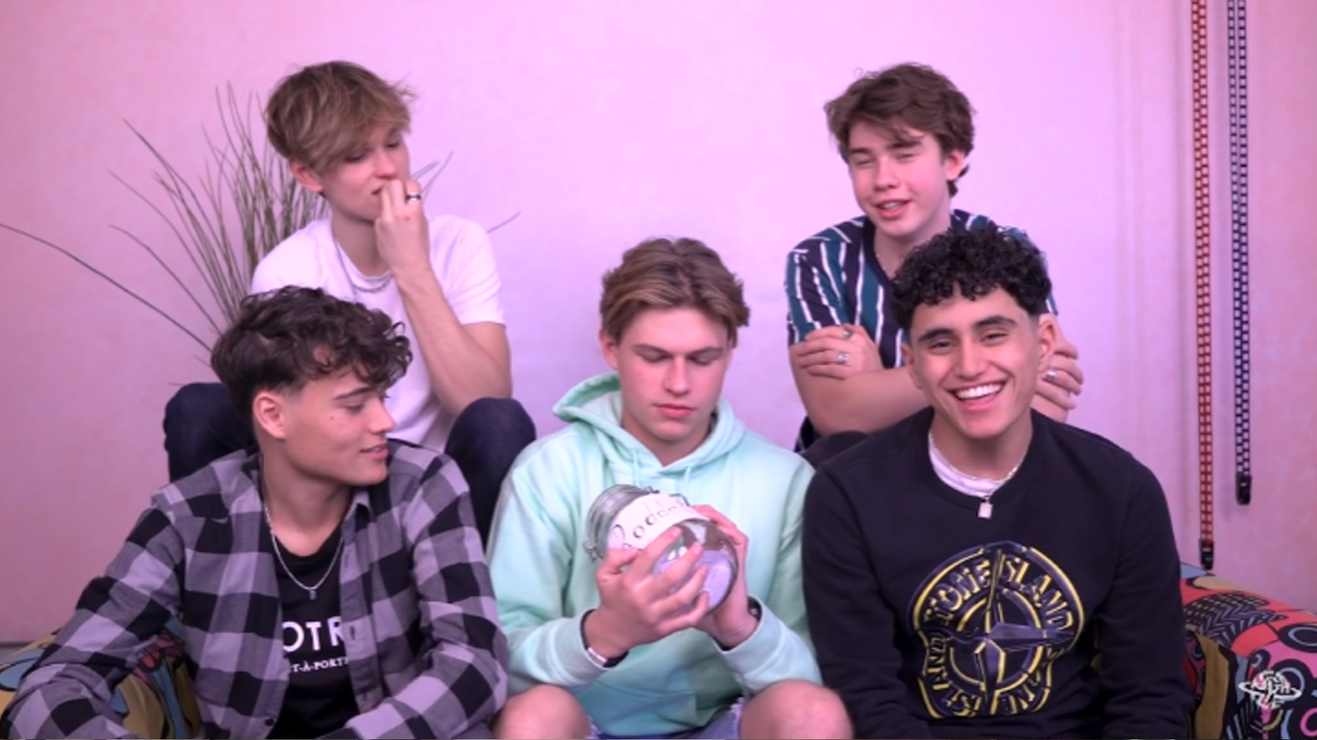 De meest bizarre roddels over ons op het internet