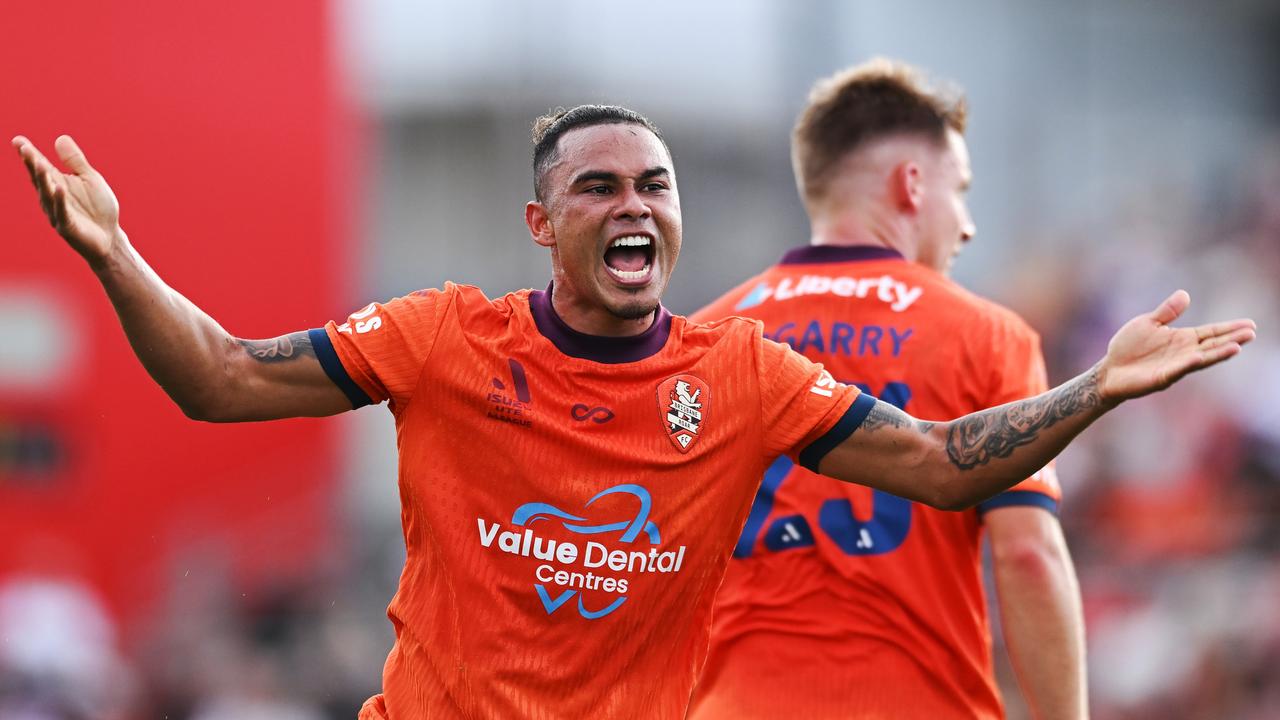 Ten-man Phoenix stun Roar