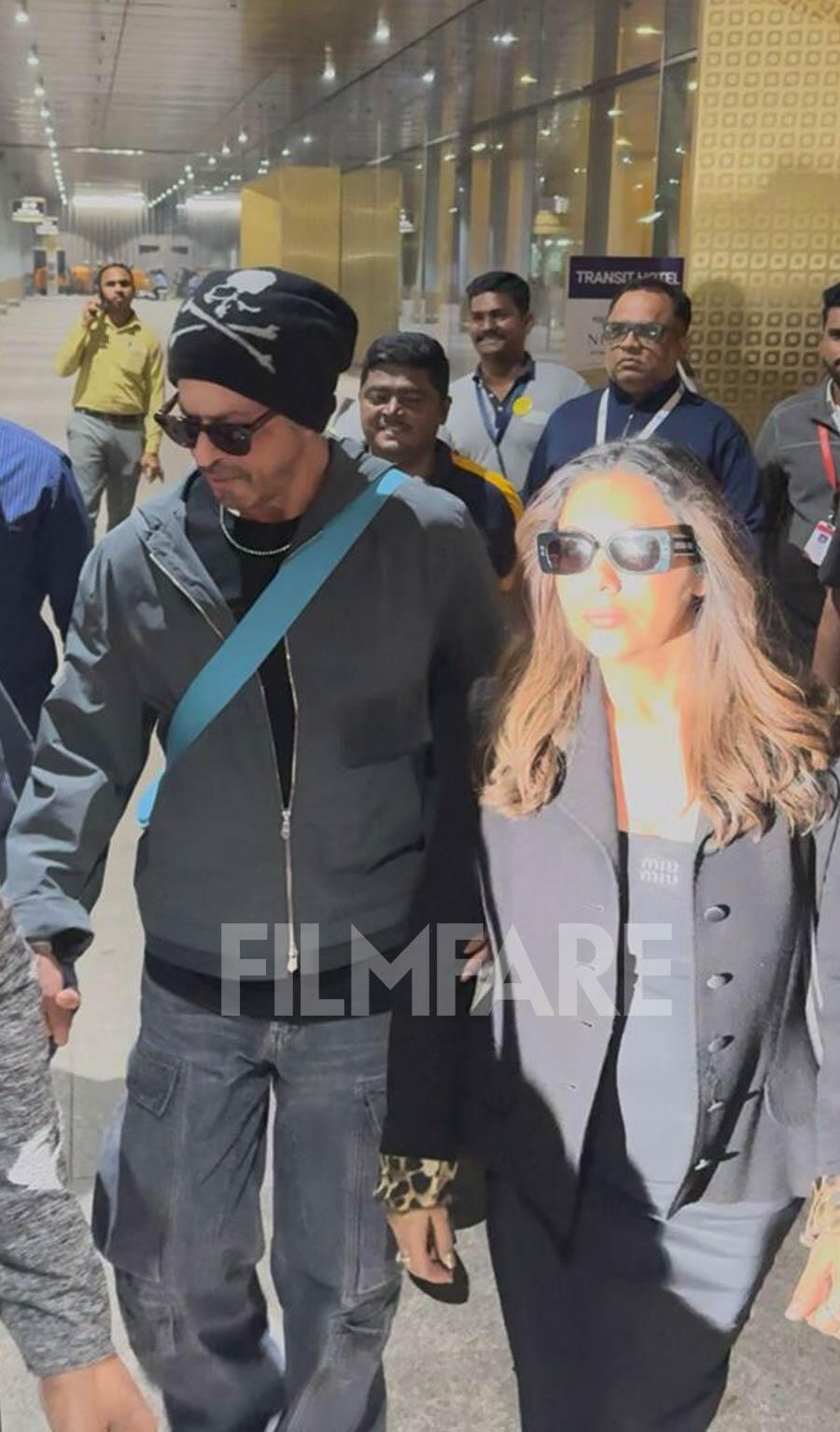 Shah Rukh Khan returns to Mumbai with Gauri and Suhana after New Year ...