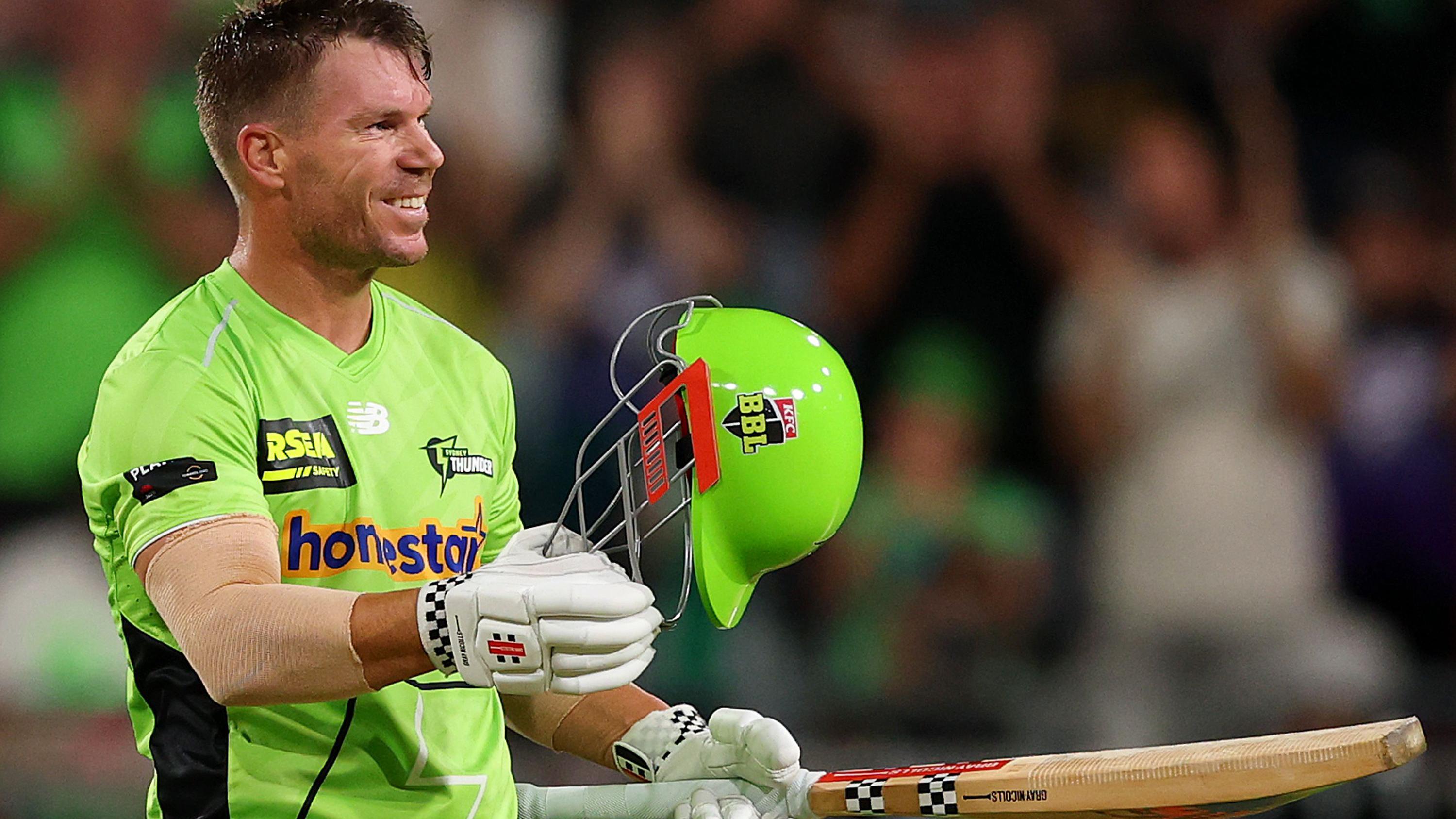 Warner's 130 in vain as Hurricanes blitz Thunder in Big Bash