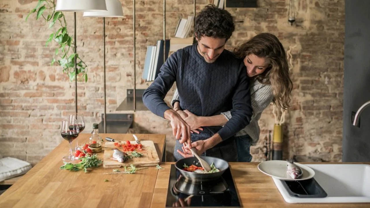 Subtle non-sexual things women do that men secretly adore