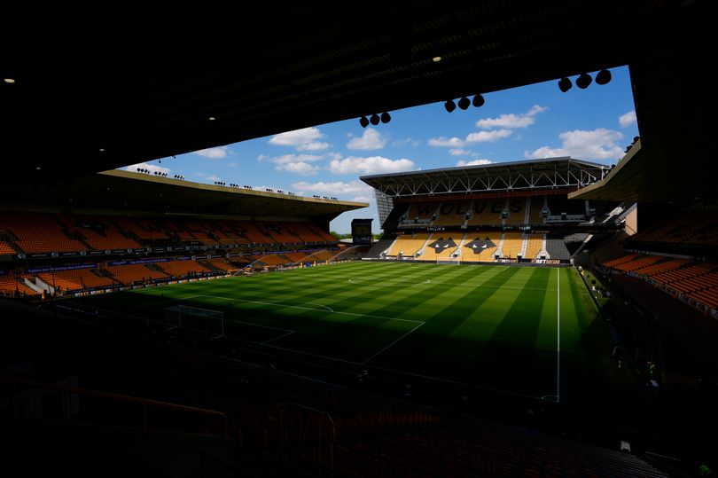 Premier League club pays tribute as iconic footballer dies after illness