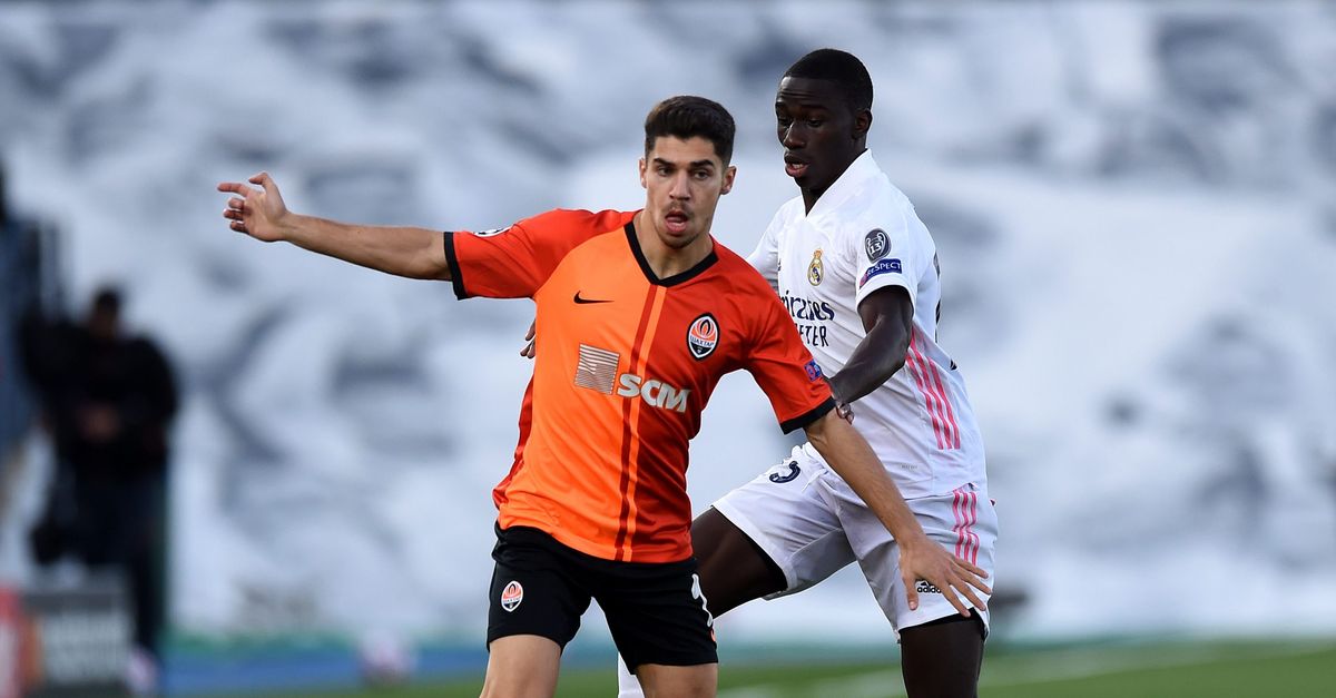 Fiorentina, Solomon spacca la città: "Non sei benvenuto a Firenze"