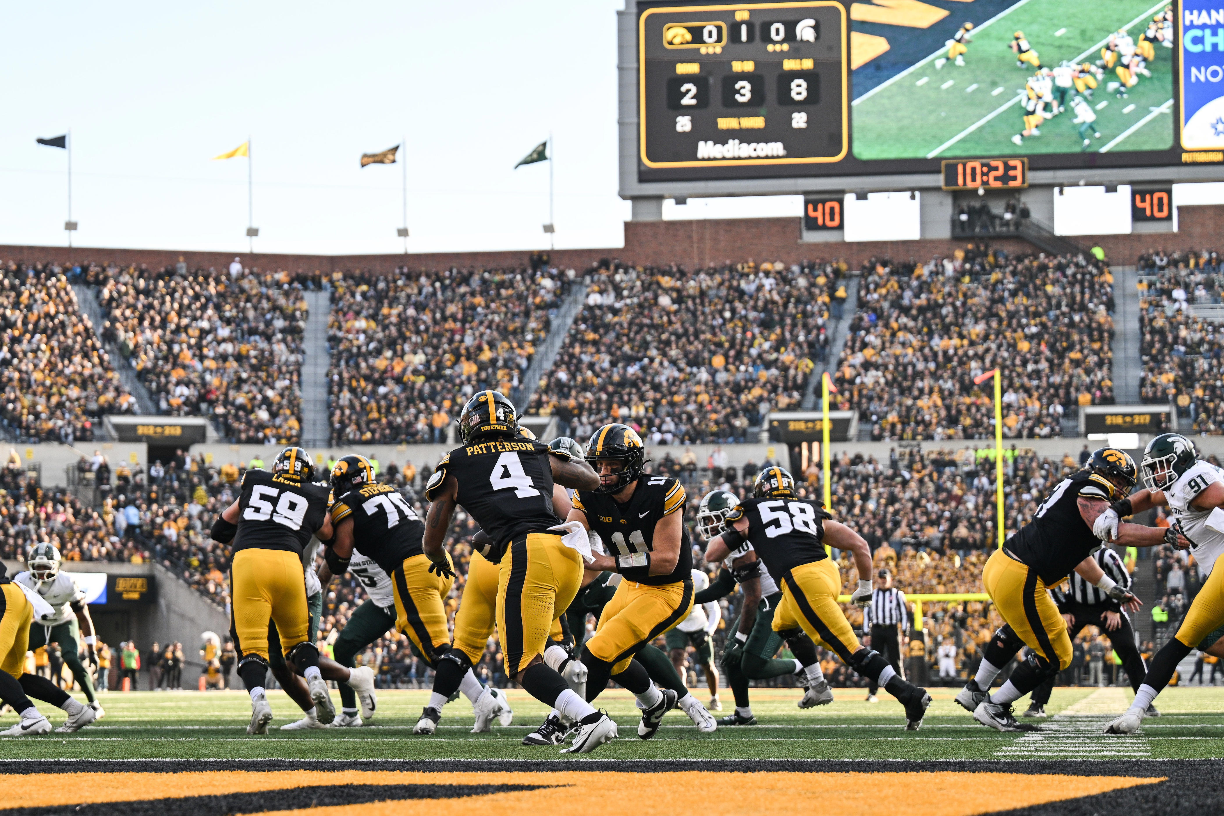 Second Iowa football RB announces transfer portal entry