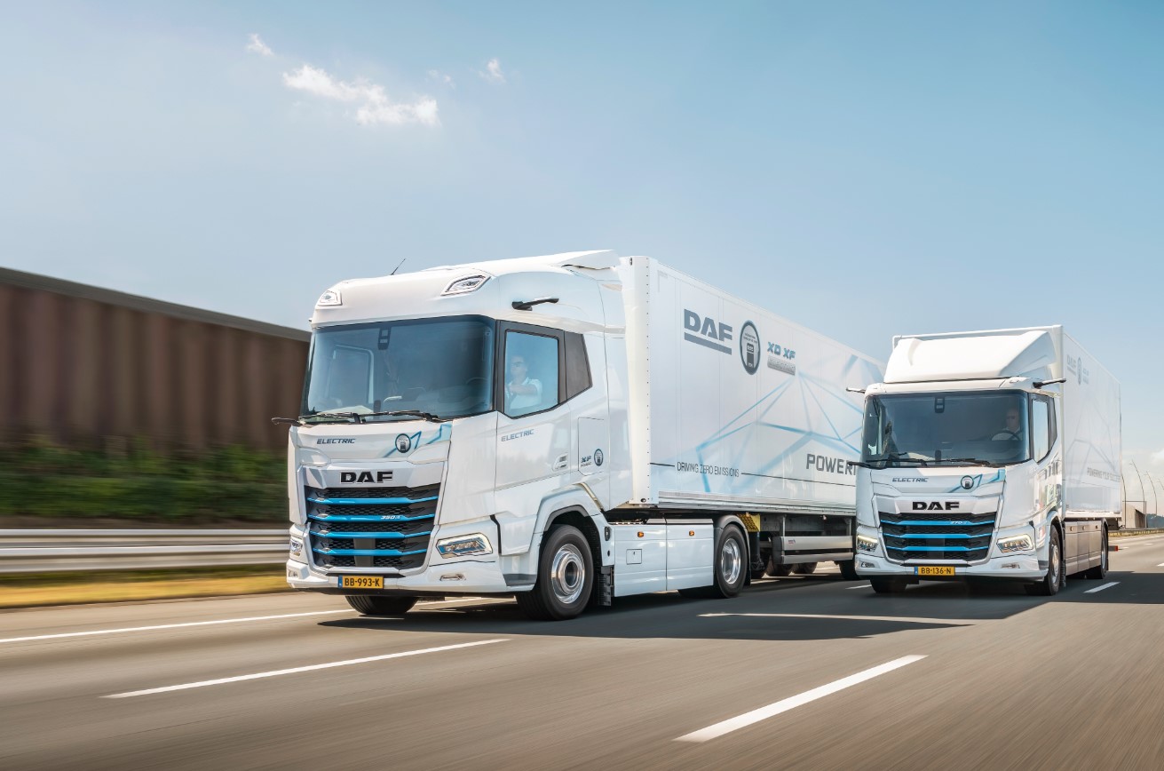Leyland Trucks celebrate top award - DAF XD and XF Electric elected ...