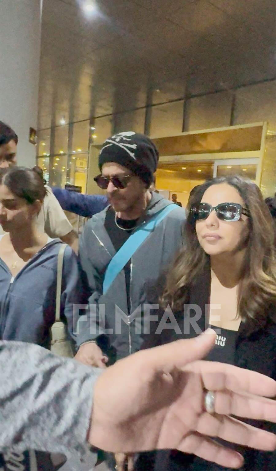 Shah Rukh Khan returns to Mumbai with Gauri and Suhana after New Year ...