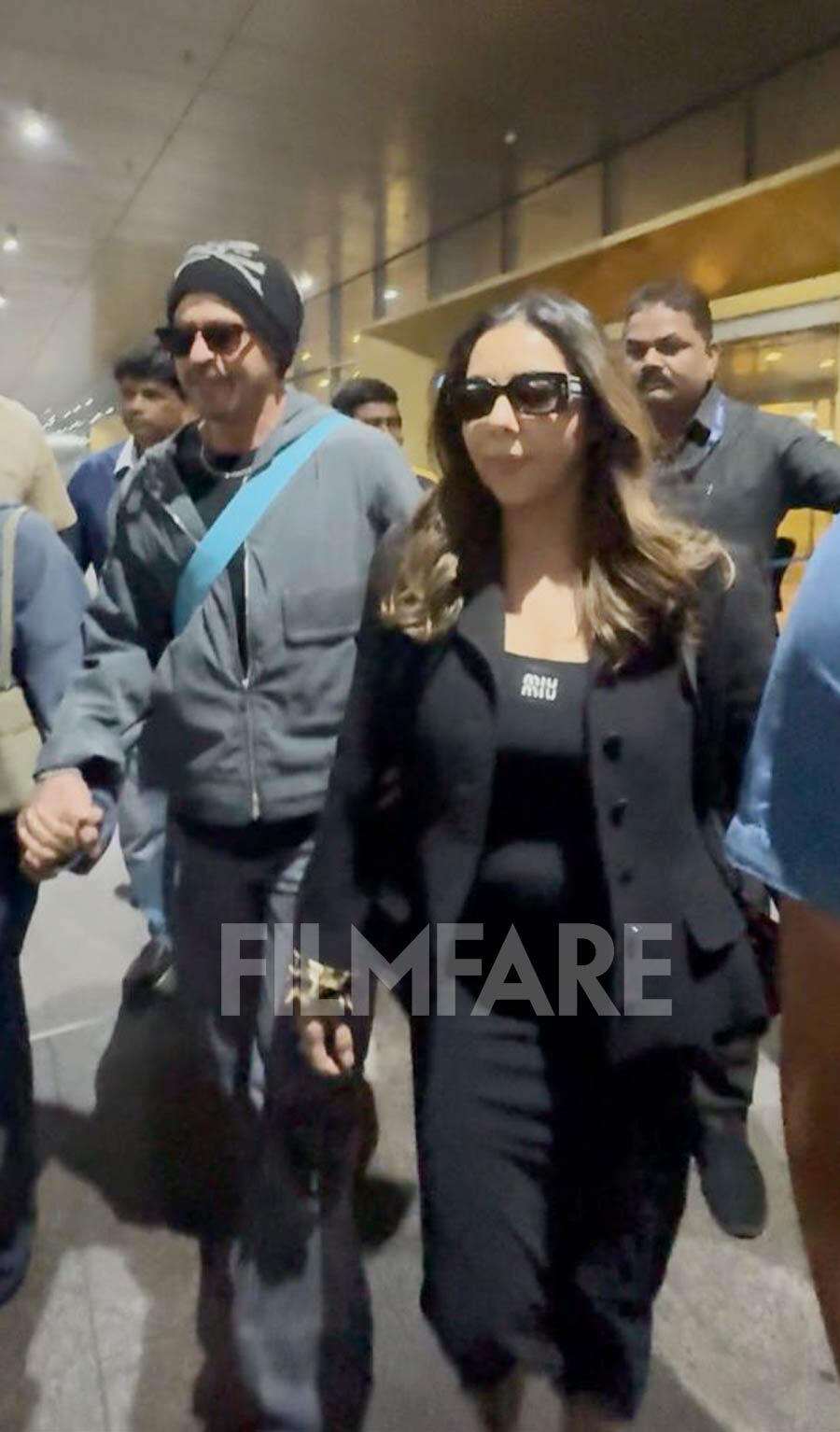 Shah Rukh Khan returns to Mumbai with Gauri and Suhana after New Year ...