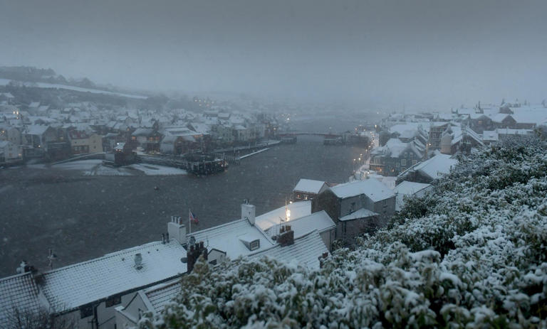 Stunning pictures show Yorkshire covered in snow as the Met Office ...