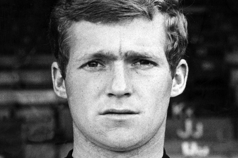 Premier League club pays tribute as iconic footballer dies after illness