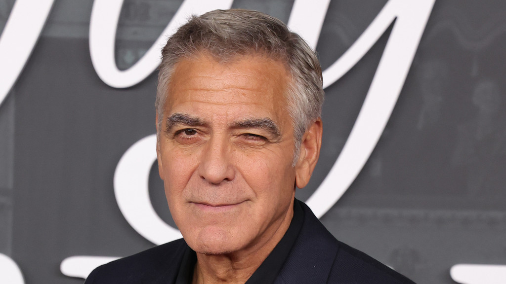 George Clooney, diventato cittadino francese, risponde agli insulti di ...