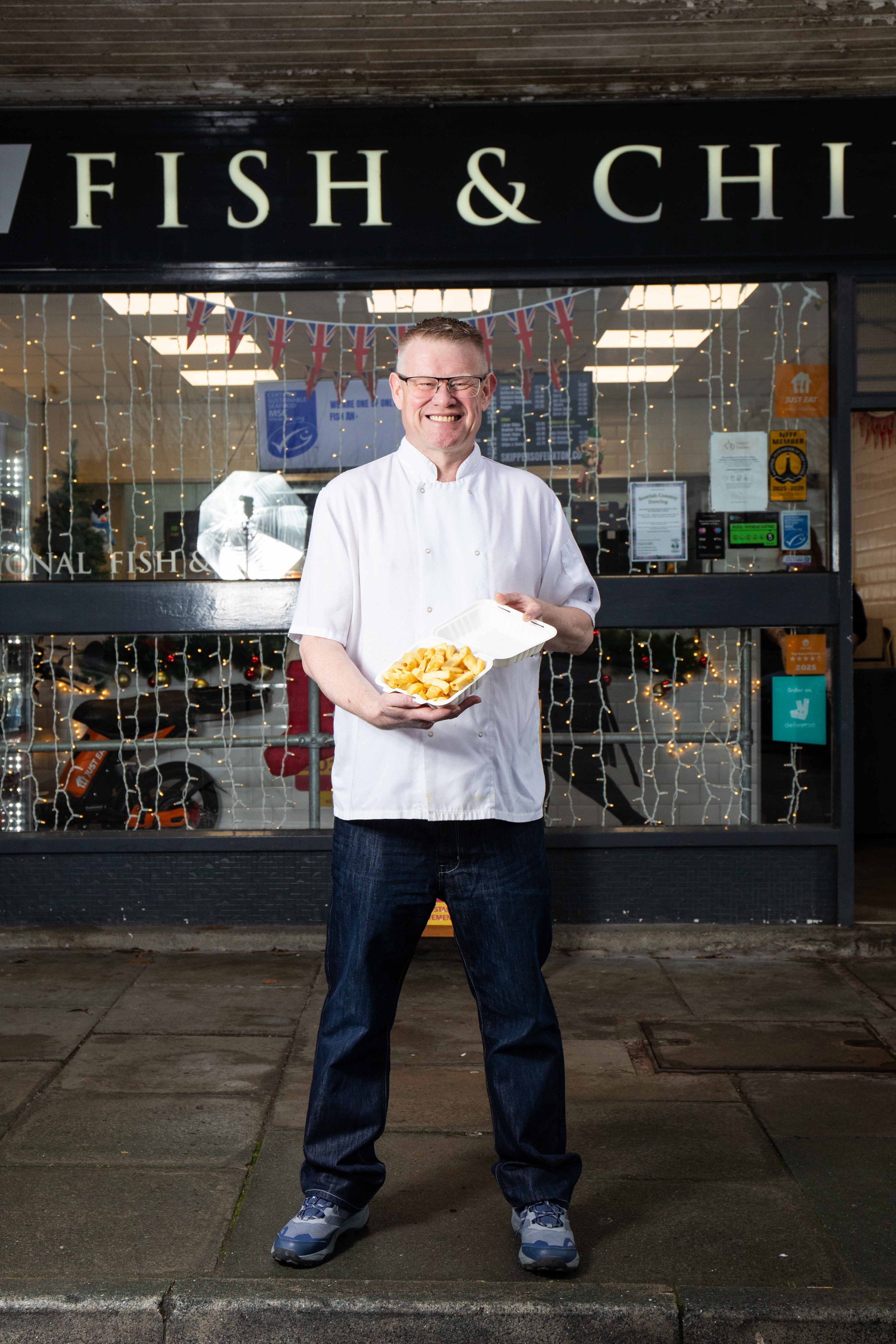 I love a chippy! 21 mouth-watering pics of beloved fish & chip shop ...