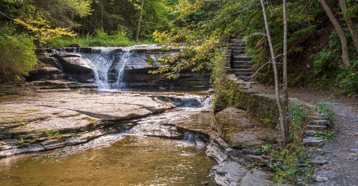 14 waterfall towns in the US with short hikes and easy parking