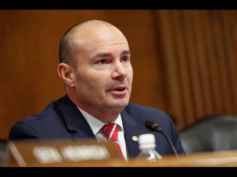 „Dieser Krieg ist illegal“: US-Senatoren kritisieren Angriff auf ...