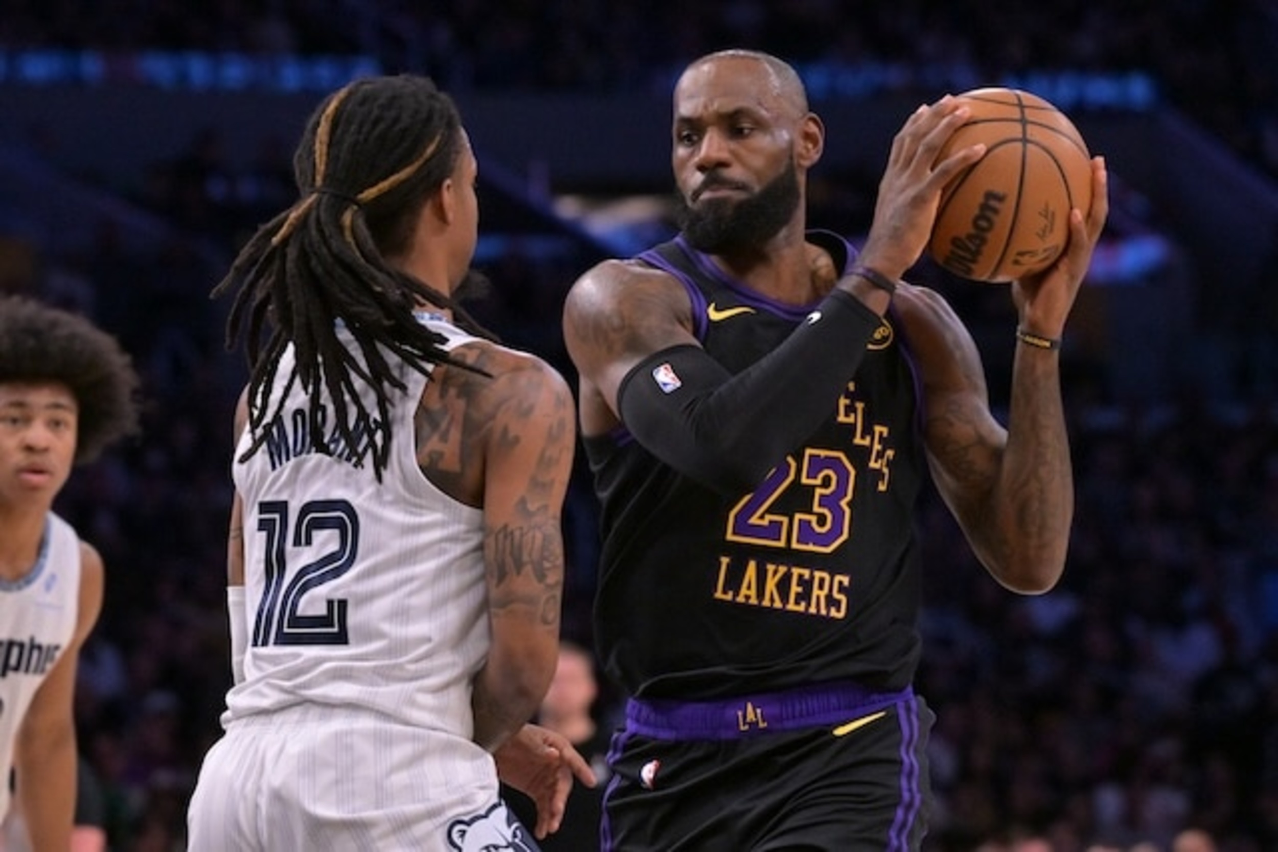 Lakers close out Grizzlies to begin 2026 on high note