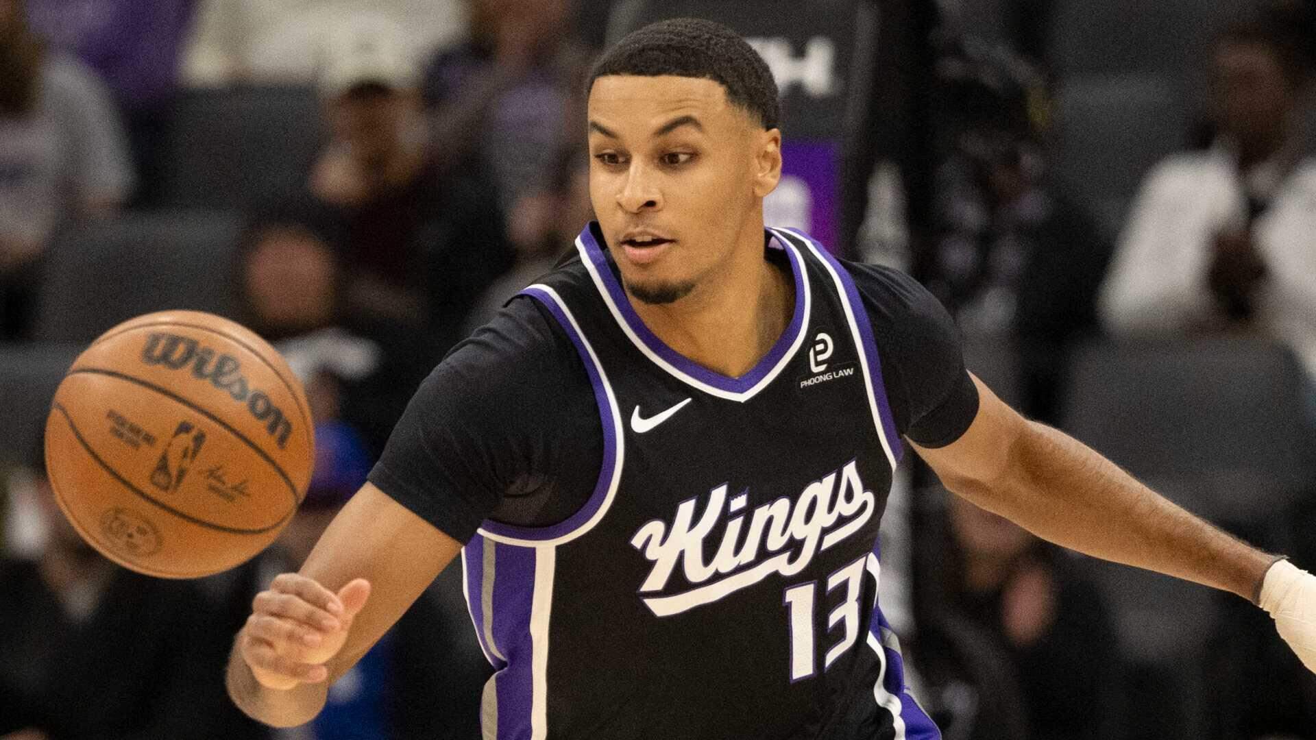 Kings collapse again in second half, fall to 8-27 after loss to Suns