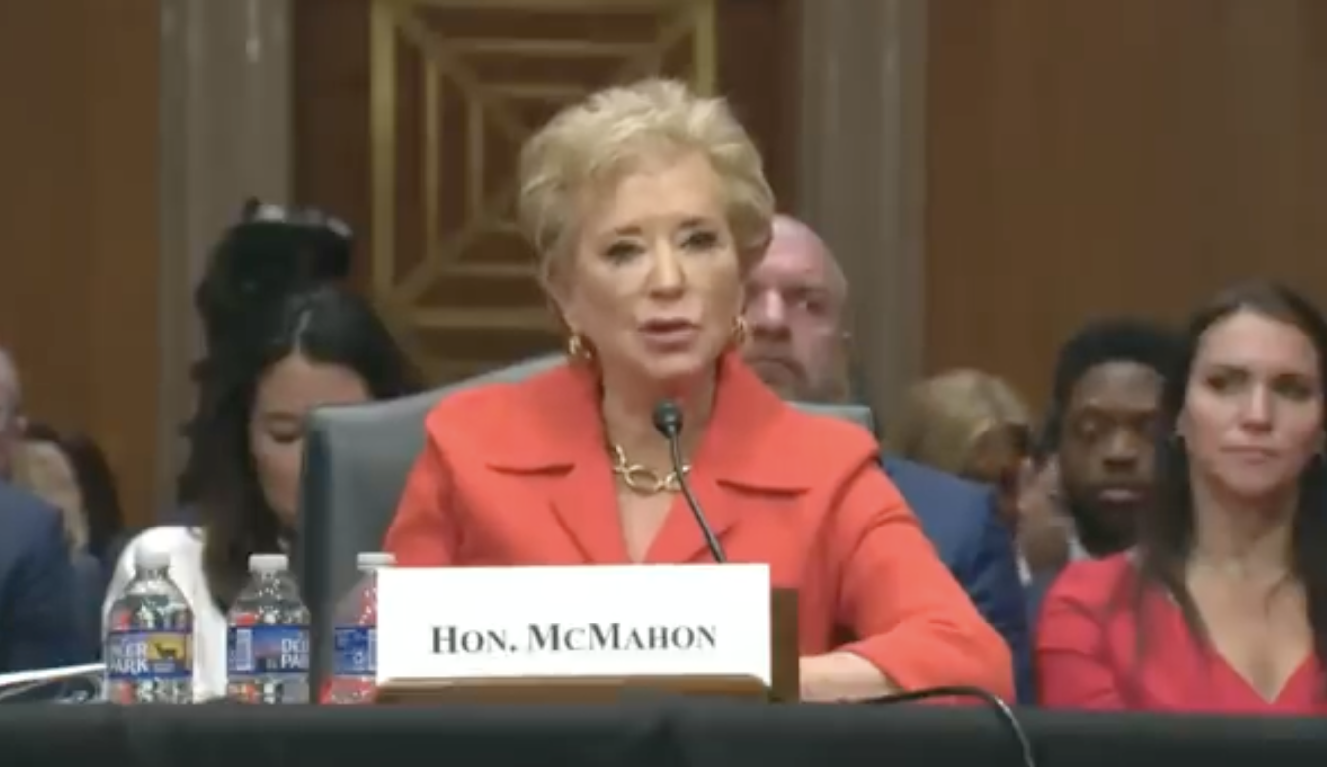 'I'm asking you a simple question': Billionaire Linda McMahon struggles ...