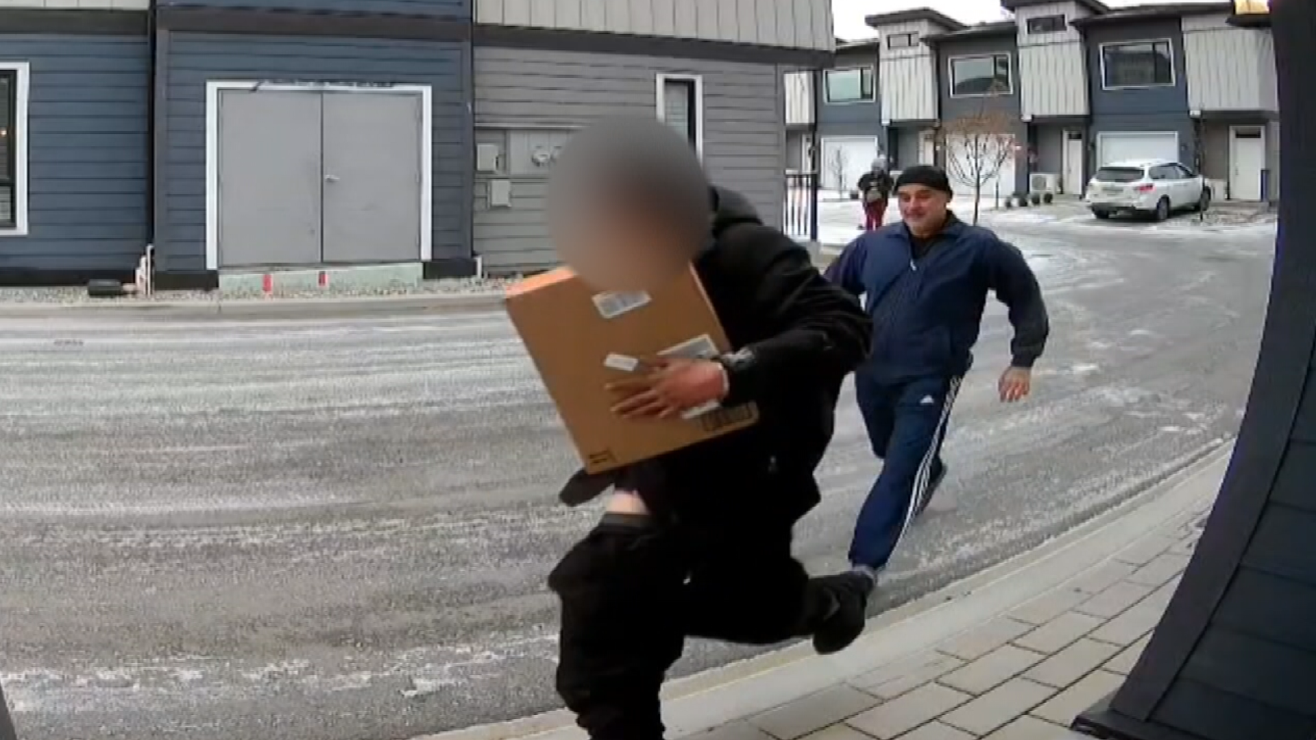 Handyman chases down package thief in Kelowna