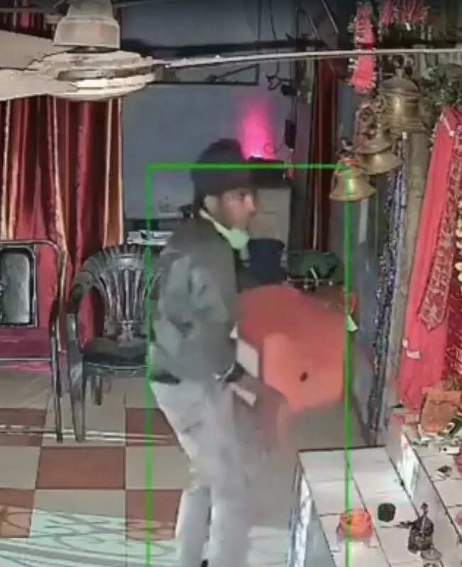 Caught on cam: Thief prays at temple, steals donation box