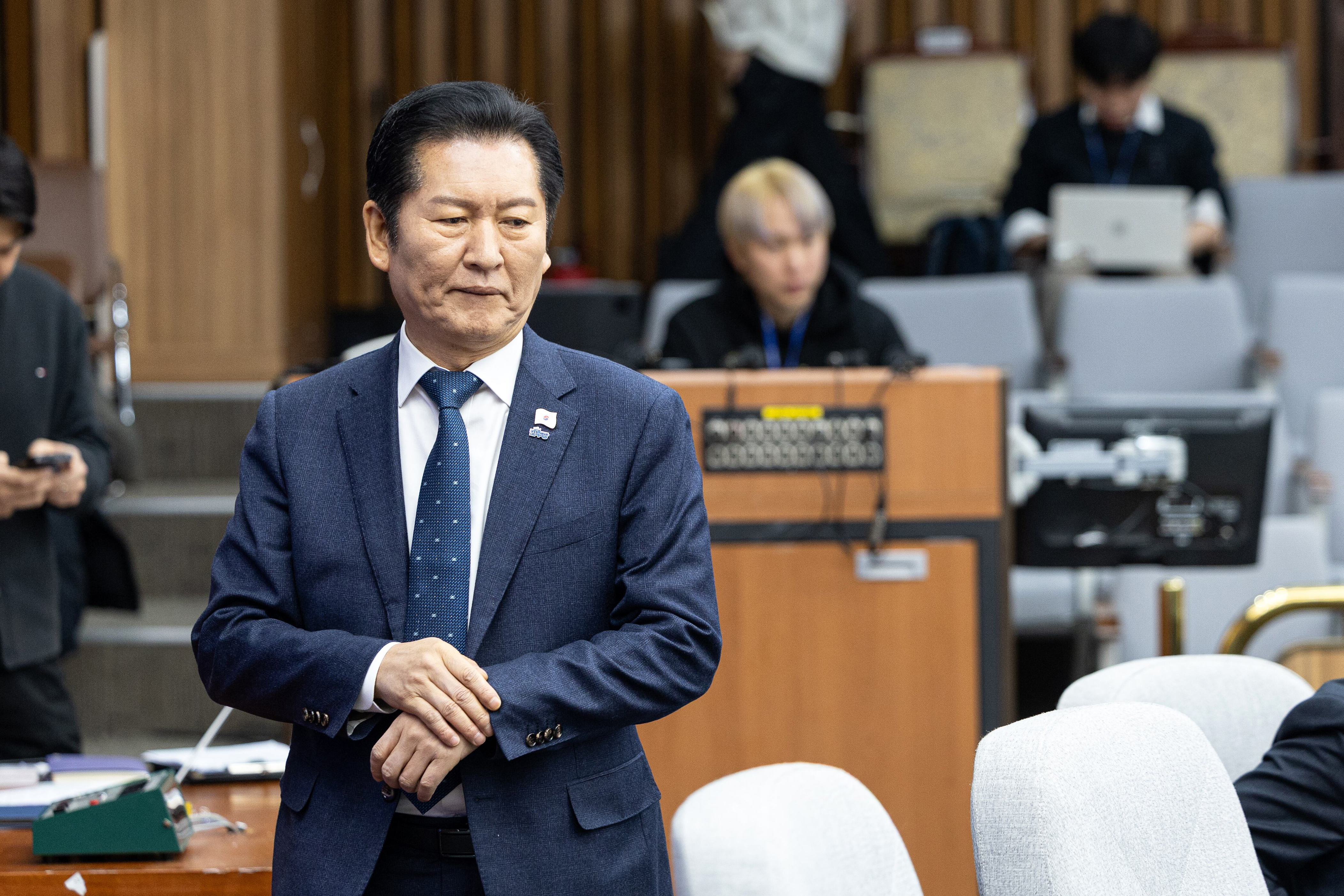 Democratic Party leader apologizes for nomination funds scandal, vows ...