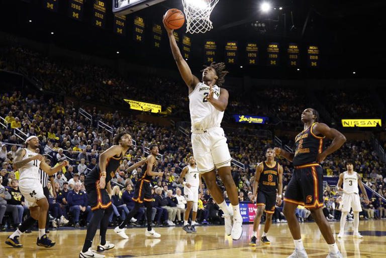 Top 25 roundup: No. 13 Nebraska nips No. 9 Michigan St., stays perfect