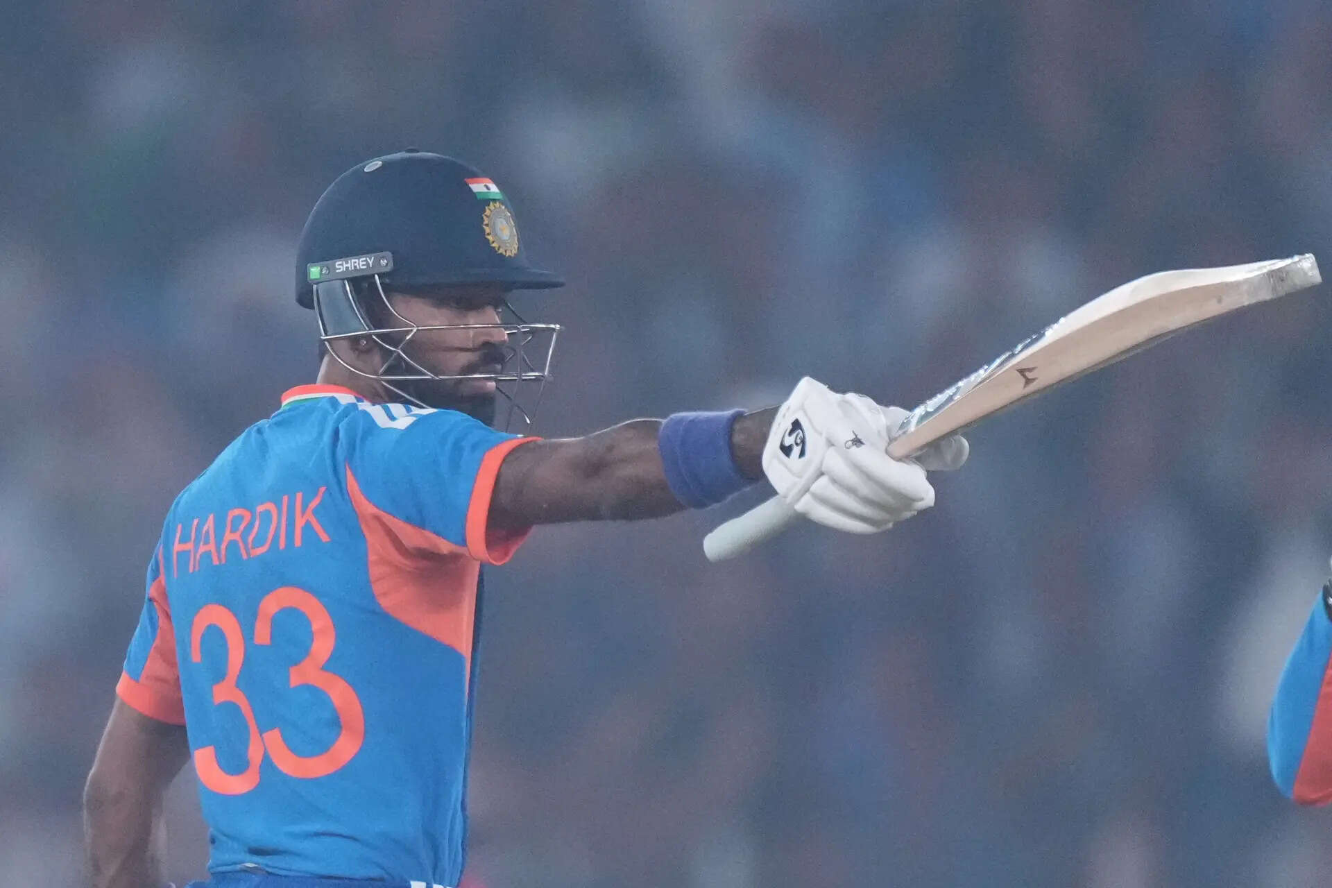 Hardik Pandya goes berserk: Five sixes and a four in a single over to ...