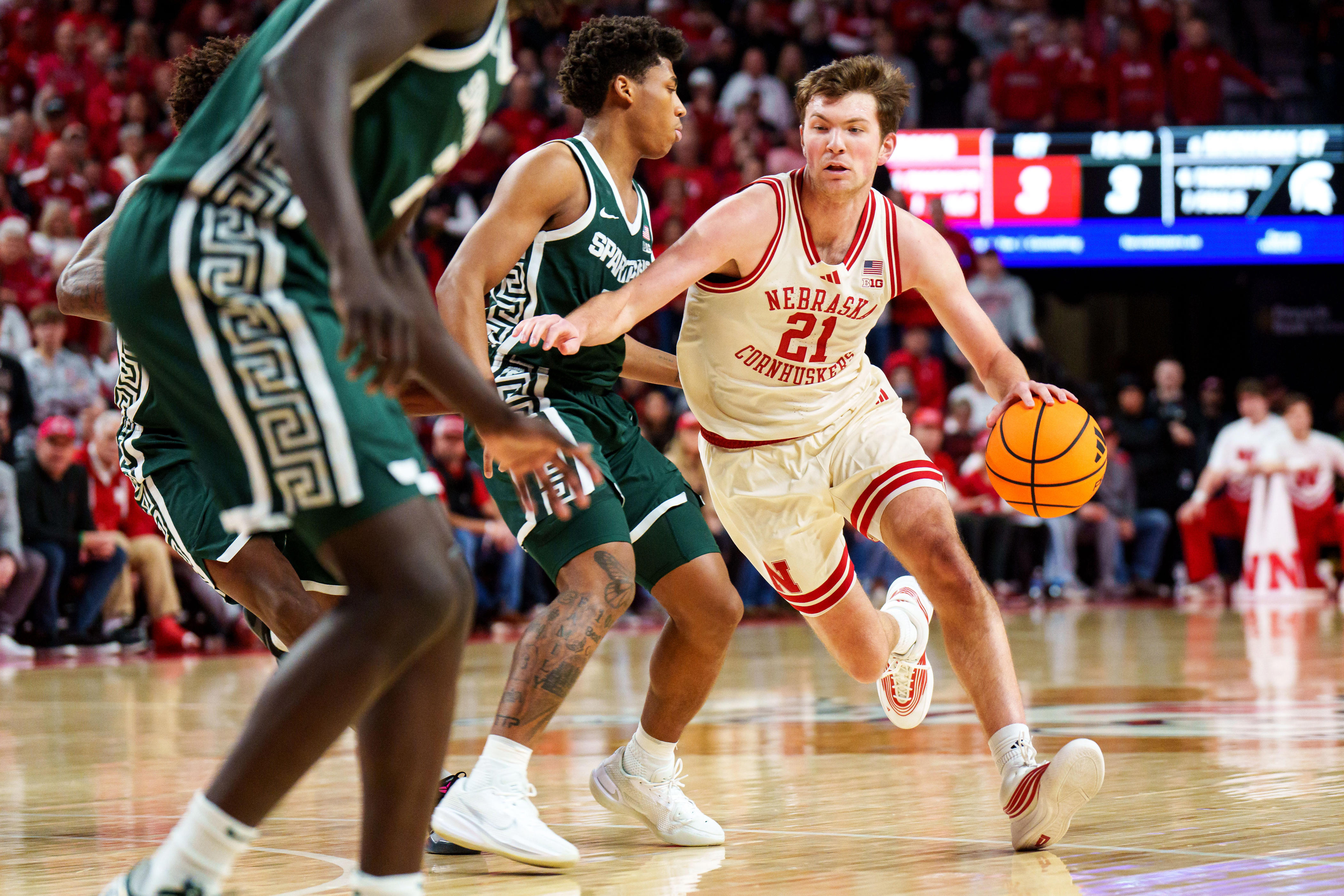Sloppy Spartans lose tight game in final seconds at Nebraska
