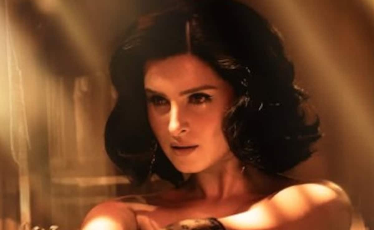 Toxic a fairytale for grown-ups new poster: Tara Sutaria goes all guns ...