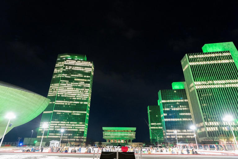 Gov. Kathy Hochul’s order to light One World Trade Center green for ...