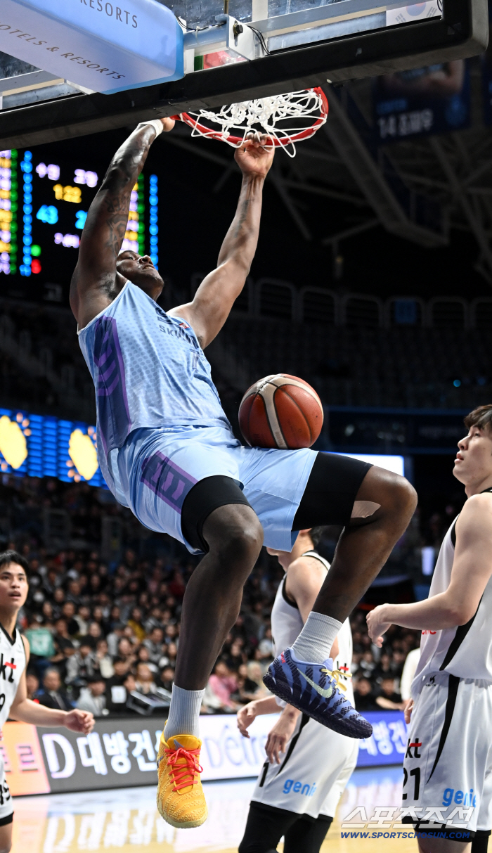 Night dunk aiming to turn the mood around