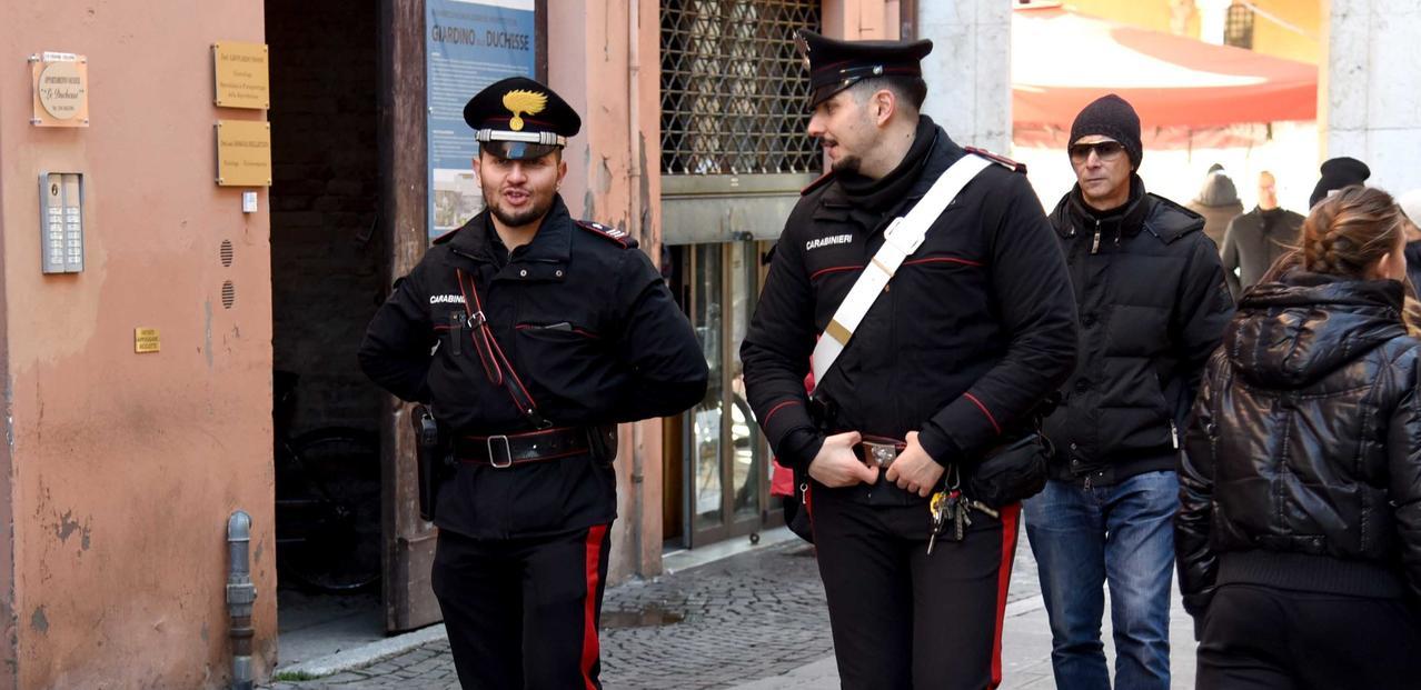 Lo sballo fuori dalle discoteche. Preso un baby pusher con l’hashish ...
