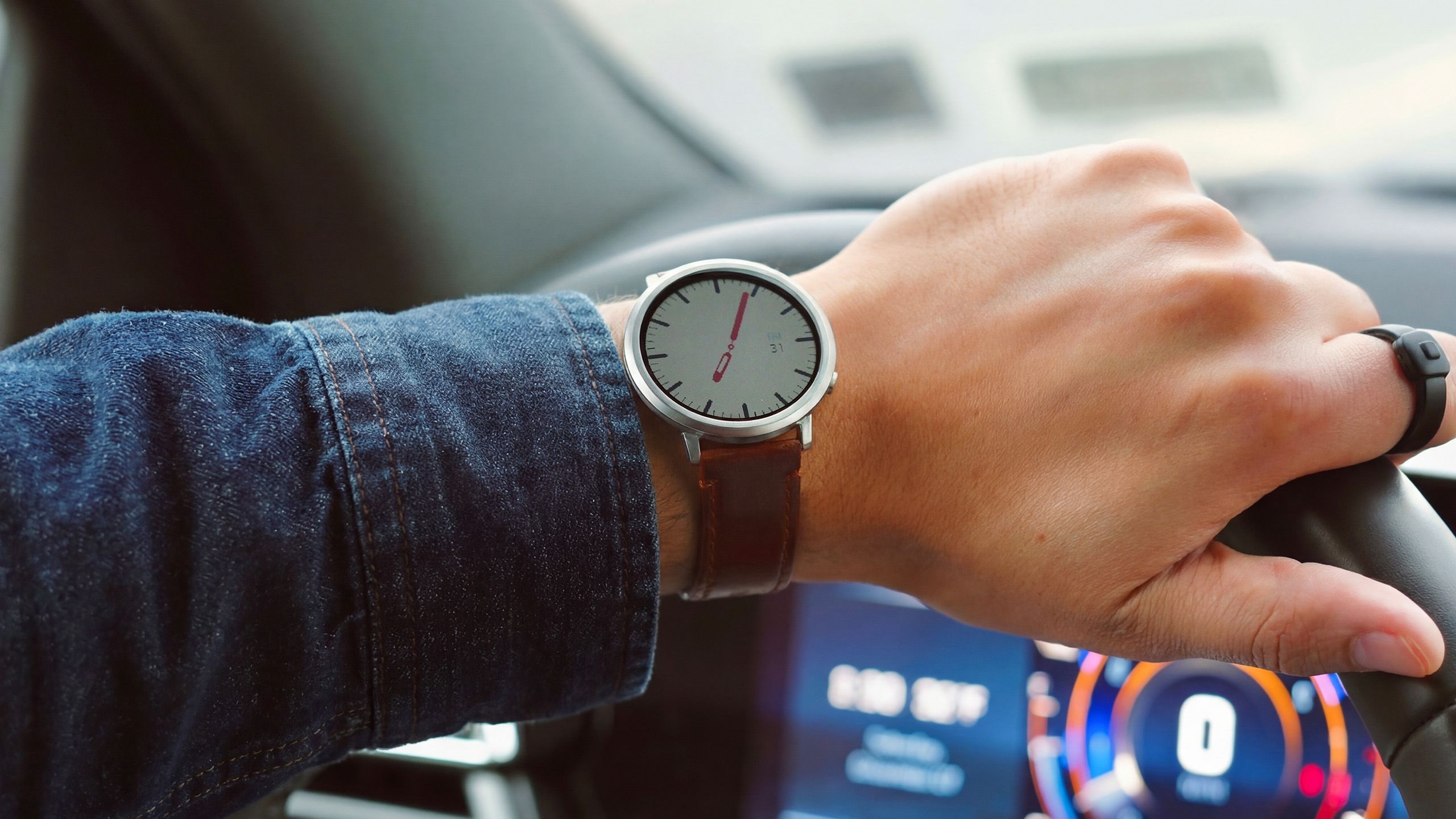 Pebble’s round smartwatch returns in an unexpected reboot