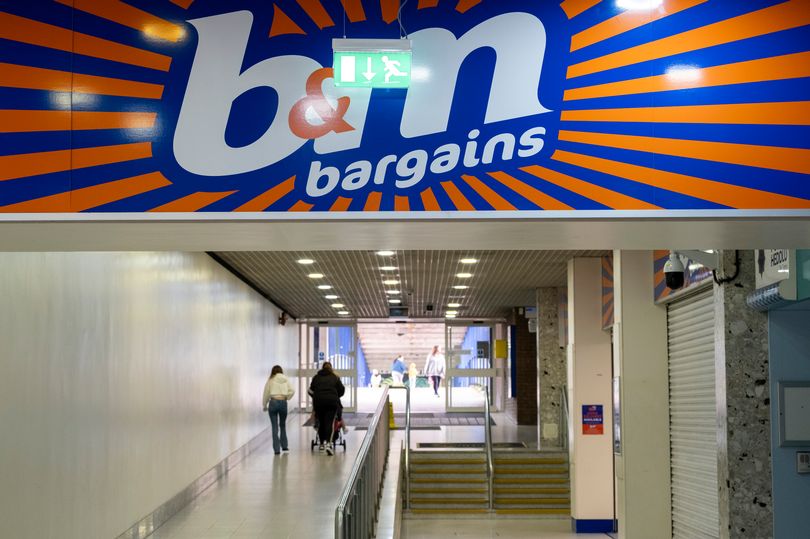 'Gorgeous' B&M £35 coffee table set looks 'so clean and sleek' in ...