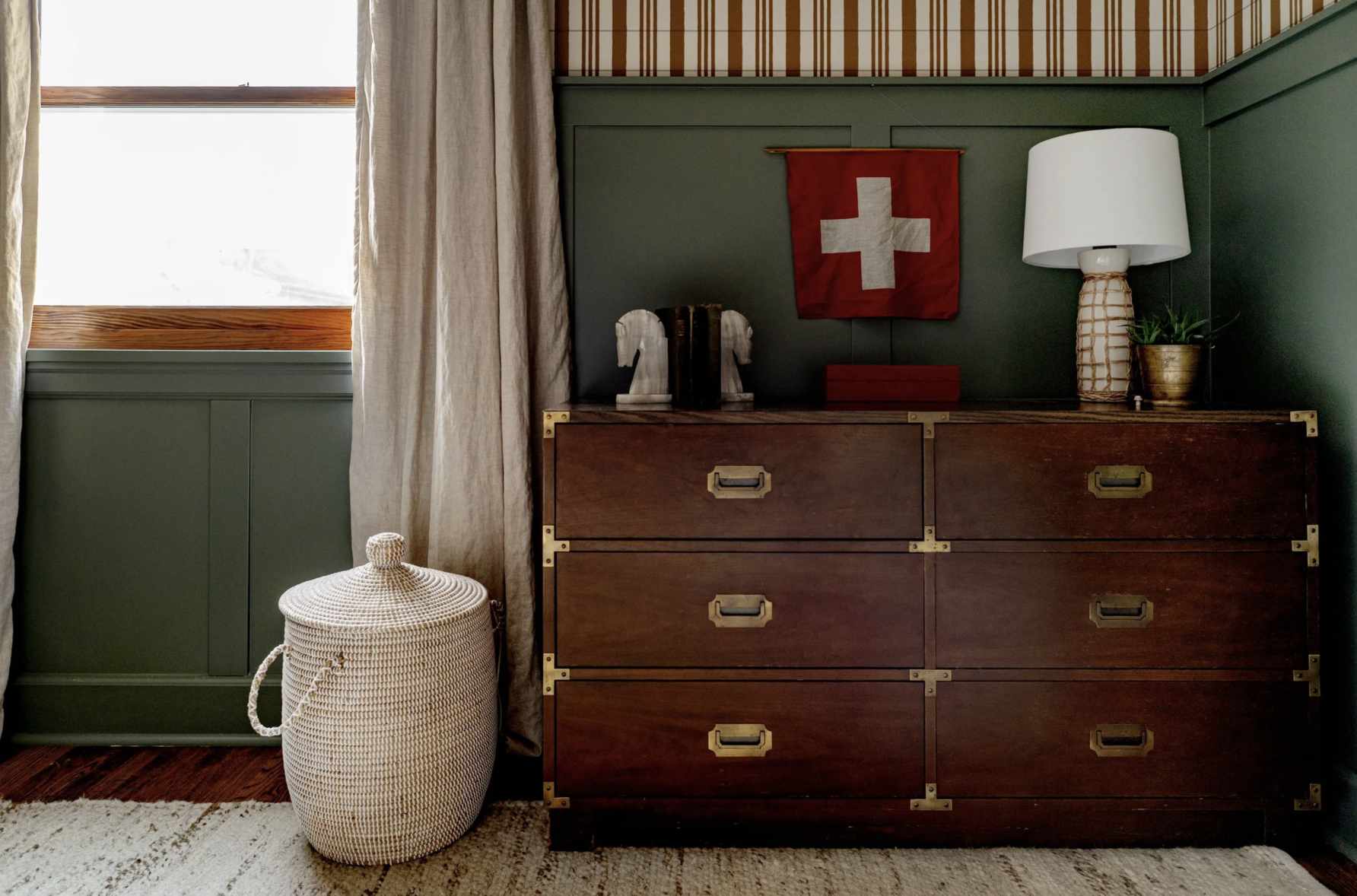 This dated home decor style is back—and it instantly makes your space ...