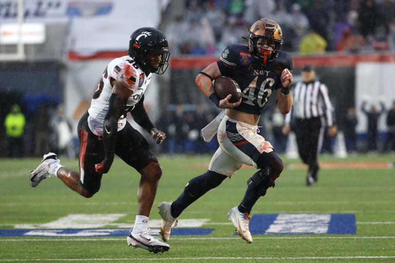 Navy reaches 11th win in 35-13 Liberty Bowl dismantling of Cincinnati