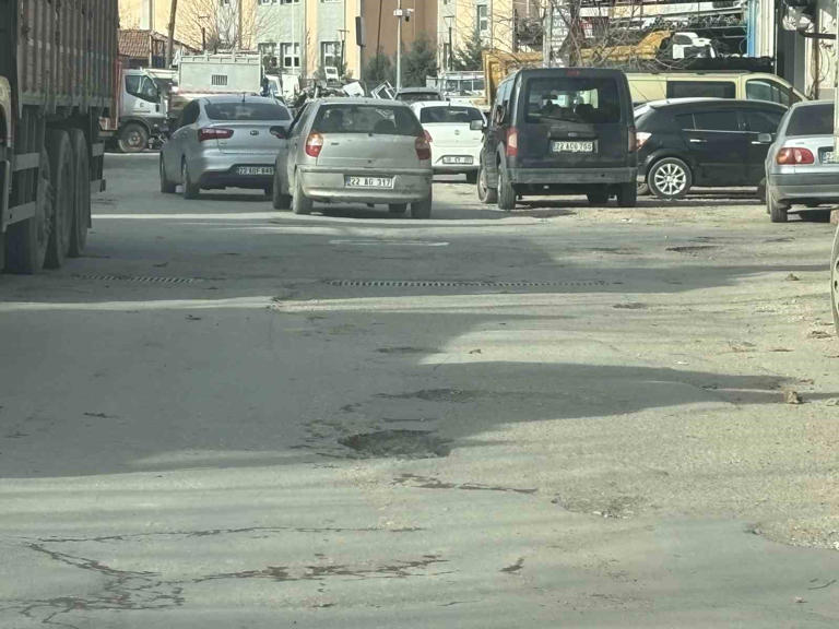 Edirne’de bozuk yollar sürücülerin çilesi oldu