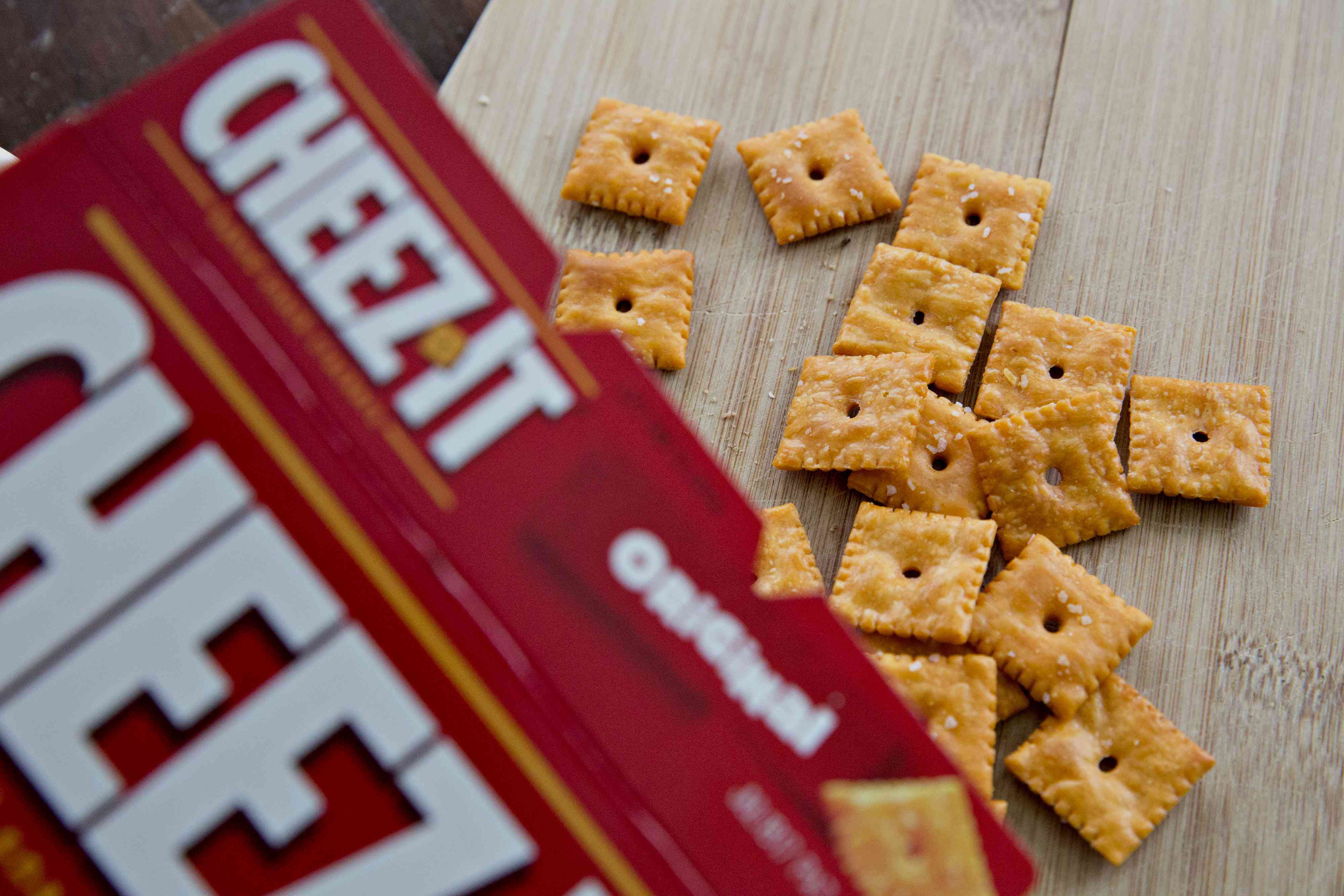 I tried the viral 3-ingredient Cheez-It marshmallow treats, and confess ...