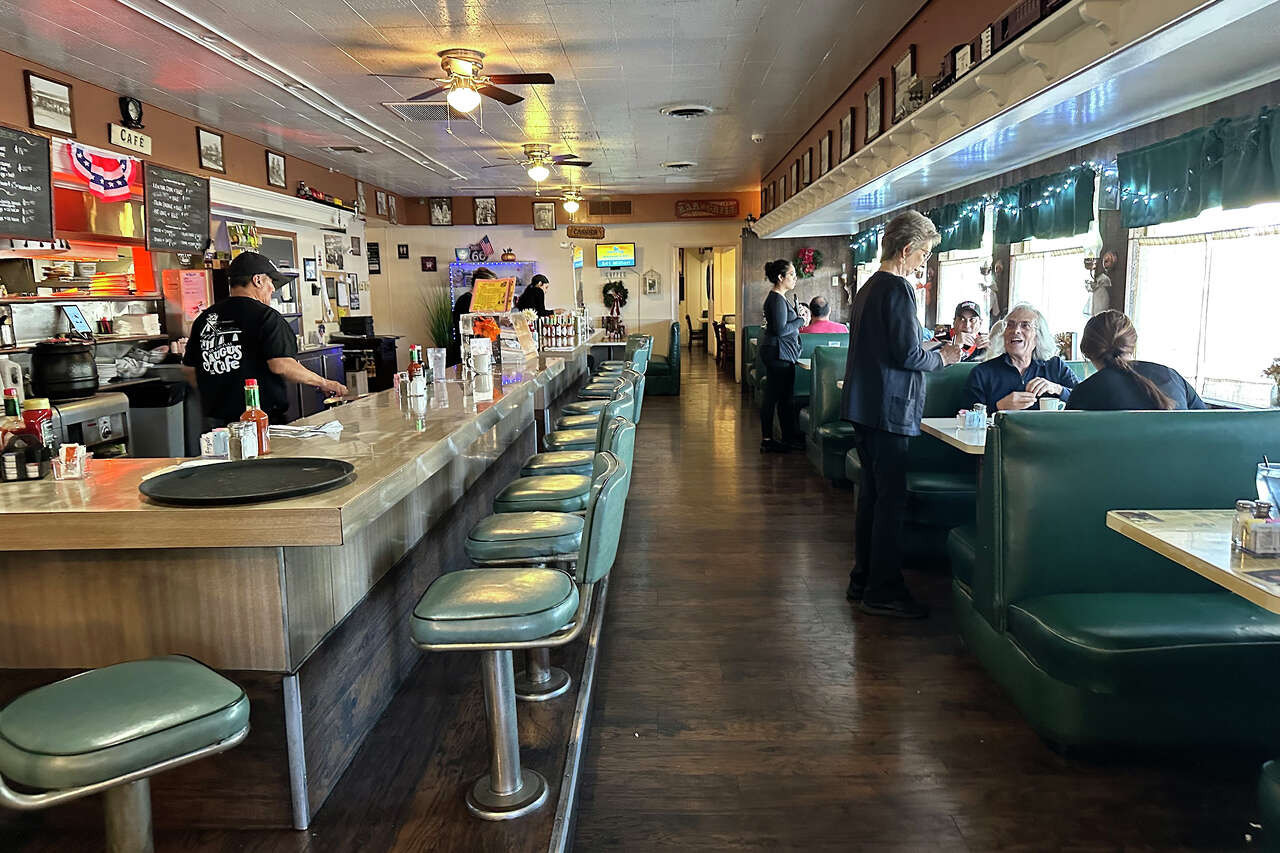 One of California's oldest restaurants, a diner to the stars, is ...