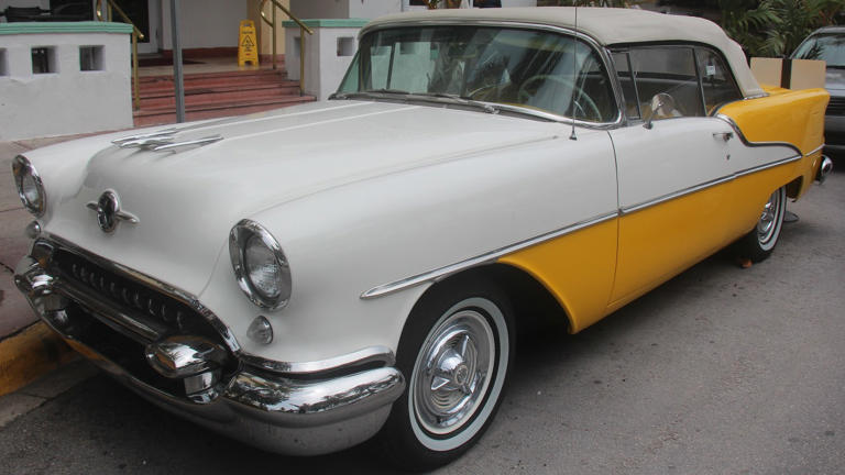 How the 1954 Oldsmobile Starfire previewed future luxury