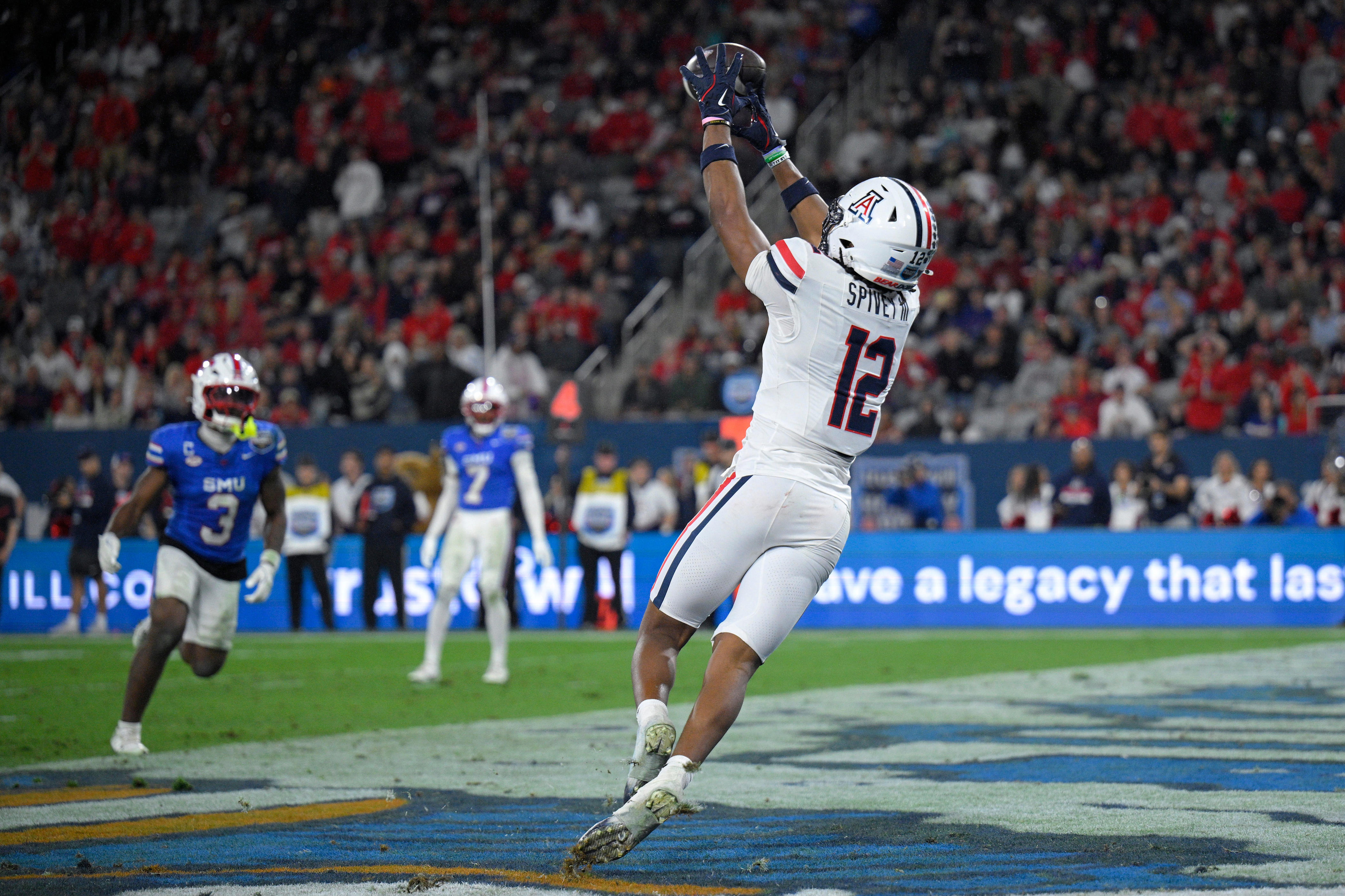 Arizona Wildcats in early college football top 25 rankings for 2026