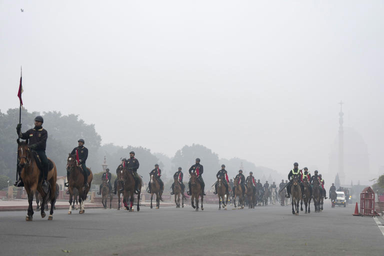 Yellow alert issued as dense fog to persist in Delhi; air quality 'poor'
