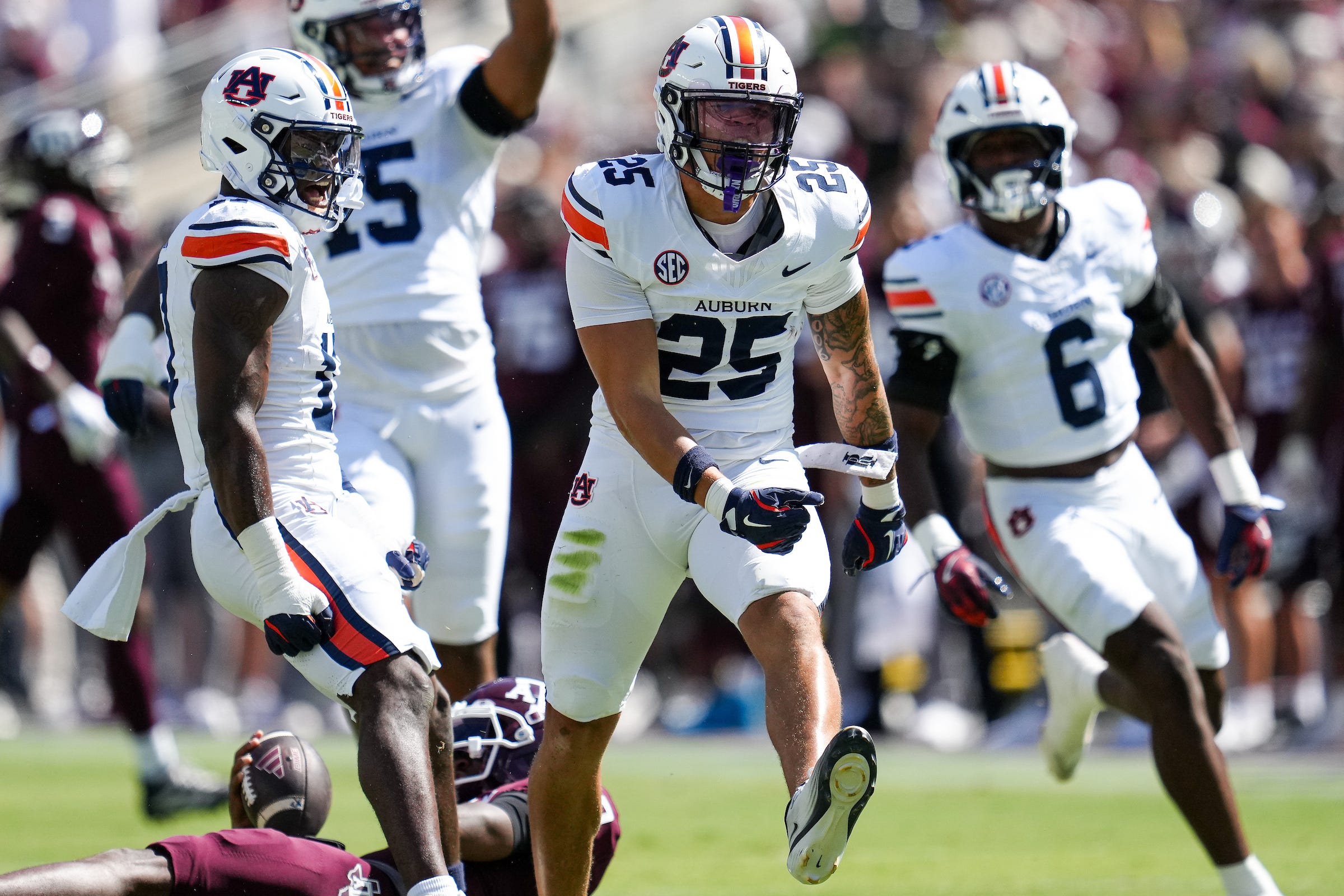 How was Auburn football's first day of 2026 transfer portal window?