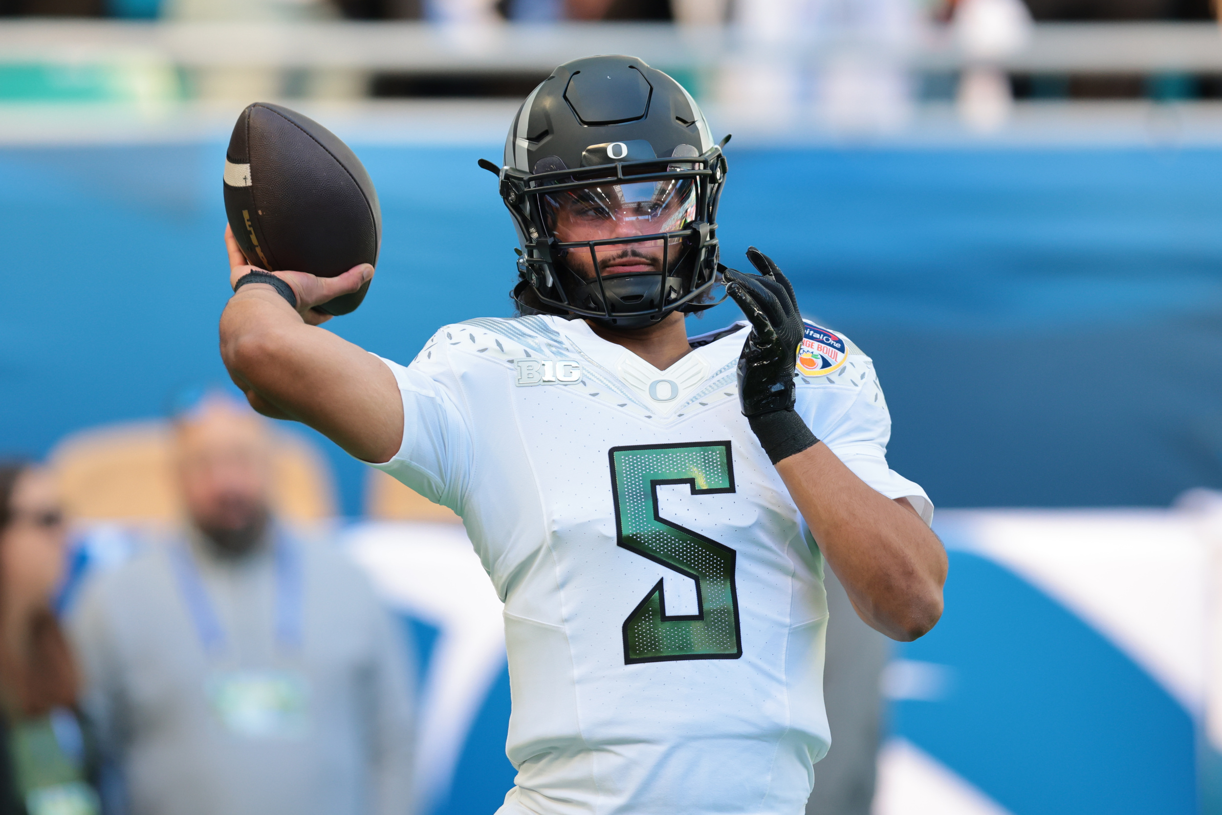 Jets predicted to draft ‘composed, confident pocket passer who thrives ...