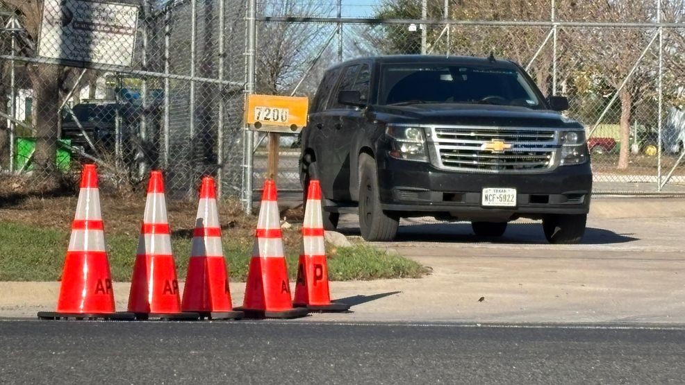 APD SWAT teams arrest suspect without incident in SE Austin
